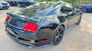 Black Ford Mustang 2021 in Ukmerge, with an engine capacity of 2.25 L and mileage of 67 thousand km for 9999 €, photo 3 on AUTOMOTO.COM.LV