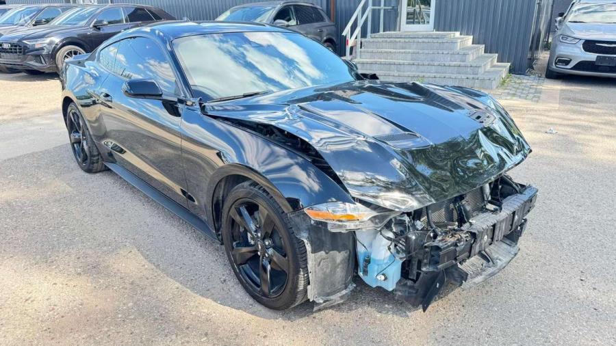 Black Ford Mustang 2021 in Ukmerge, with an engine capacity of 2.25 L and mileage of 67 thousand km for 9999 €, photo 5 on AUTOMOTO.COM.LV