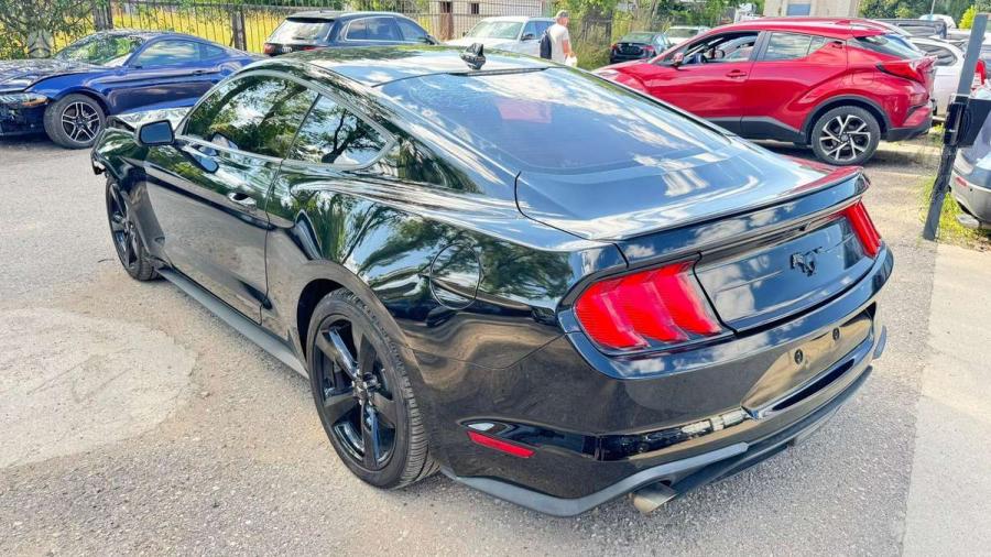 Black Ford Mustang 2021 in Ukmerge, with an engine capacity of 2.25 L and mileage of 67 thousand km for 9999 €, photo 10 on AUTOMOTO.COM.LV