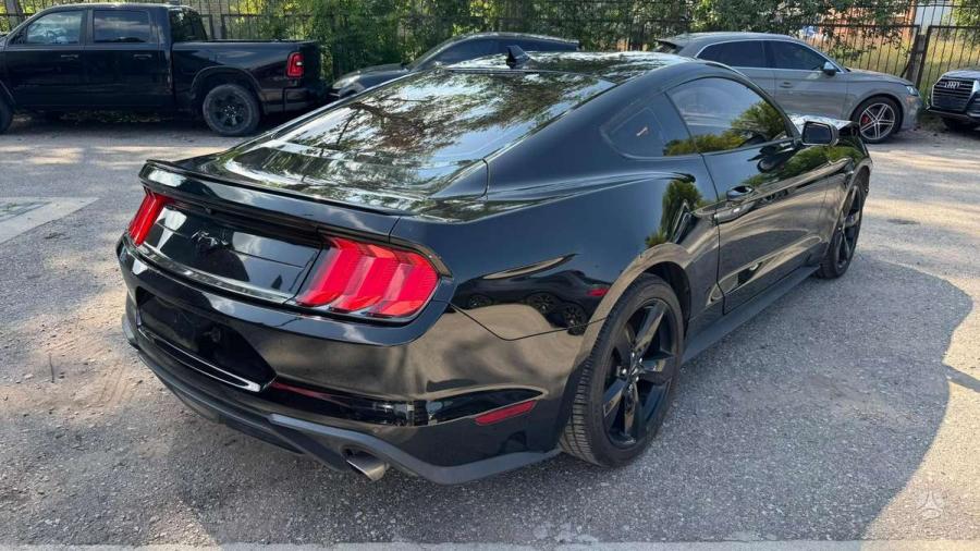 Melns Ford Mustang 2021 Ukmergė, ar dzinēja tilpumu 2.25 L un nobraukumu 67 tūkst. km par 8999 €, foto 3 vietnē AUTOMOTO.COM.LV
