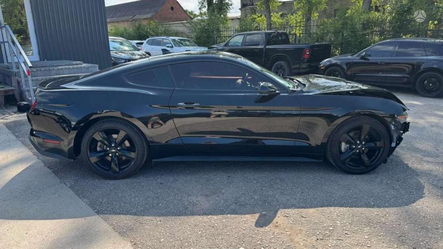 Melns Ford Mustang 2021 Ukmergė, ar dzinēja tilpumu 2.25 L un nobraukumu 67 tūkst. km par 8999 €, foto 4 vietnē AUTOMOTO.COM.LV