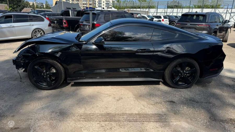 Melns Ford Mustang 2021 Ukmergė, ar dzinēja tilpumu 2.25 L un nobraukumu 67 tūkst. km par 8999 €, foto 10 vietnē AUTOMOTO.COM.LV