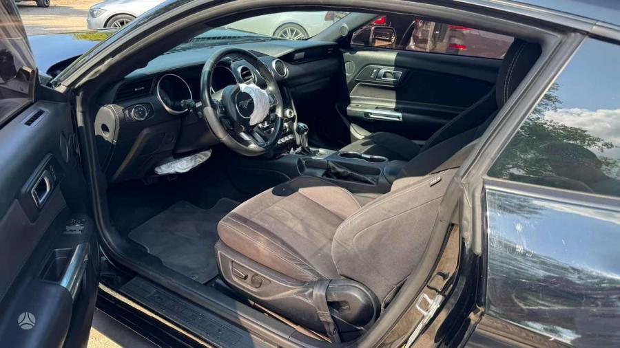 Melns Ford Mustang 2021 Ukmergė, ar dzinēja tilpumu 2.25 L un nobraukumu 67 tūkst. km par 8999 €, foto 12 vietnē AUTOMOTO.COM.LV