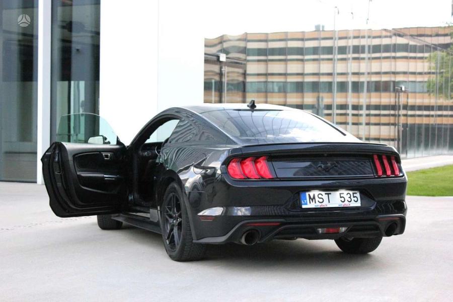 Melns Ford Mustang 2021 Viļņa, ar dzinēja tilpumu 2.25 L un nobraukumu 40 tūkst. km par 20000 €, foto 5 vietnē AUTOMOTO.COM.LV