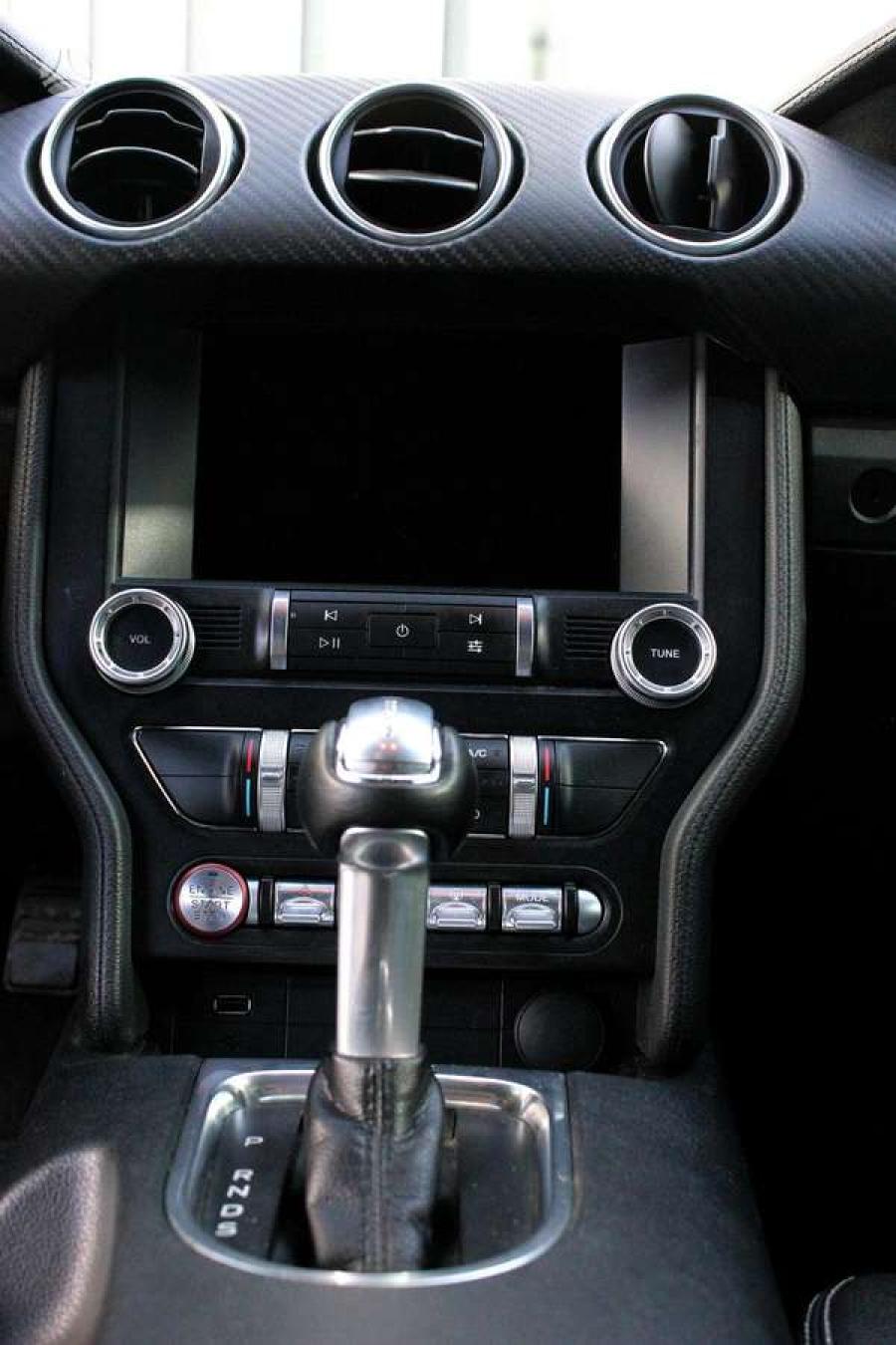 Melns Ford Mustang 2021 Viļņa, ar dzinēja tilpumu 2.25 L un nobraukumu 40 tūkst. km par 20000 €, foto 13 vietnē AUTOMOTO.COM.LV