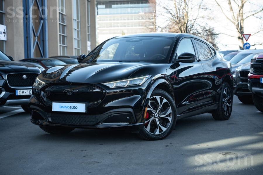 Black Ford Mustang 2022 in Riga, with an engine capacity of 2.30 L and mileage of 32 thousand km for 40990 €, photo 1 on AUTOMOTO.COM.LV