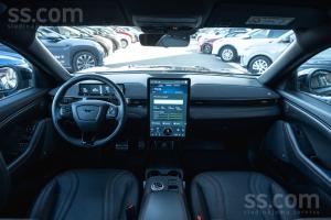 Black Ford Mustang 2022 in Riga, with an engine capacity of 2.30 L and mileage of 32 thousand km for 40990 €, photo 8 on AUTOMOTO.COM.LV