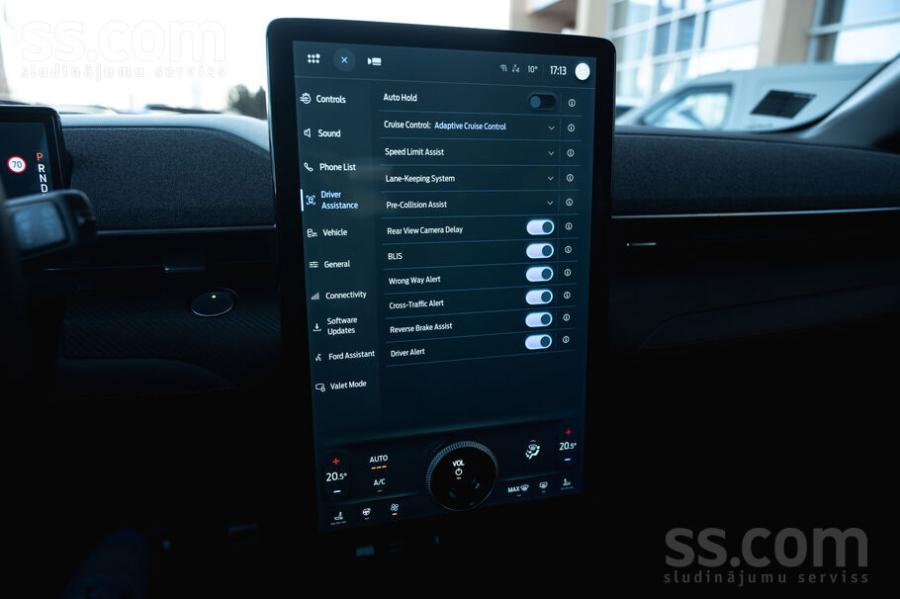 Black Ford Mustang 2022 in Riga, with an engine capacity of 2.30 L and mileage of 32 thousand km for 40990 €, photo 17 on AUTOMOTO.COM.LV