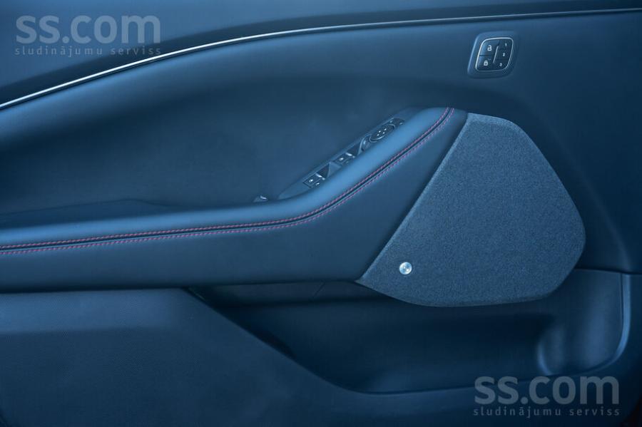 Black Ford Mustang 2022 in Riga, with an engine capacity of 2.30 L and mileage of 32 thousand km for 40990 €, photo 30 on AUTOMOTO.COM.LV
