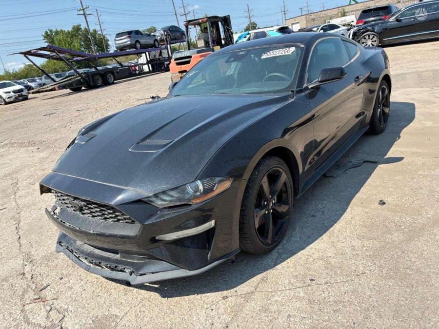 Black Ford Mustang 2022 in Siauliai, with an engine capacity of 2.25 L and mileage of 79 thousand km for 12500 €, photo 1 on AUTOMOTO.COM.LV