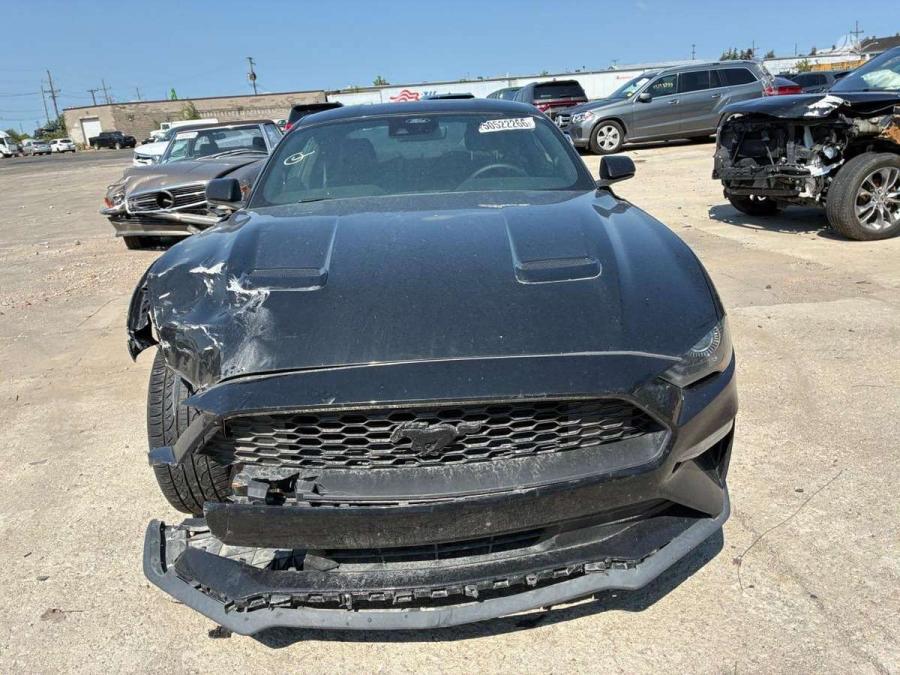 Black Ford Mustang 2022 in Siauliai, with an engine capacity of 2.25 L and mileage of 79 thousand km for 12500 €, photo 3 on AUTOMOTO.COM.LV