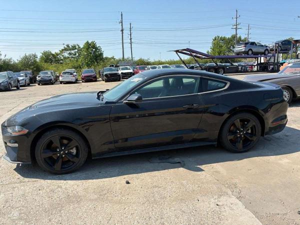 Black Ford Mustang 2022 in Siauliai, with an engine capacity of 2.25 L and mileage of 79 thousand km for 12500 €, photo 3 on AUTOMOTO.COM.LV