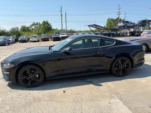 Black Ford Mustang 2022 in Siauliai, with an engine capacity of 2.25 L and mileage of 79 thousand km for 12500 €, photo 4 on AUTOMOTO.COM.LV