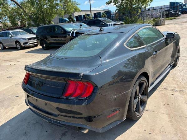 Black Ford Mustang 2022 in Siauliai, with an engine capacity of 2.25 L and mileage of 79 thousand km for 12500 €, photo 5 on AUTOMOTO.COM.LV