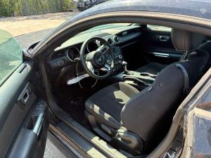 Black Ford Mustang 2022 in Siauliai, with an engine capacity of 2.25 L and mileage of 79 thousand km for 12500 €, photo 12 on AUTOMOTO.COM.LV