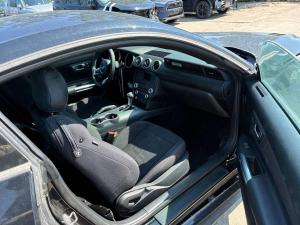 Black Ford Mustang 2022 in Siauliai, with an engine capacity of 2.25 L and mileage of 79 thousand km for 12500 €, photo 13 on AUTOMOTO.COM.LV