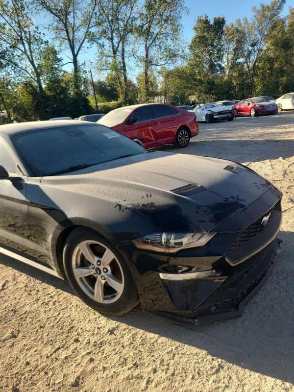 Melns Ford Mustang 2023 Klaipėda, ar dzinēja tilpumu 2.25 L un nobraukumu 96 tūkst. km par 14500 €, foto 4 vietnē AUTOMOTO.COM.LV