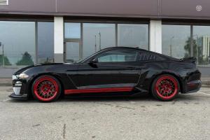 Black Ford Mustang 2023 in Vilnius, with an engine capacity of 4.95 L and mileage of 36 thousand km for 31500 €, photo 3 on AUTOMOTO.COM.LV