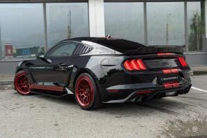 Black Ford Mustang 2023 in Vilnius, with an engine capacity of 4.95 L and mileage of 36 thousand km for 31500 €, photo 4 on AUTOMOTO.COM.LV