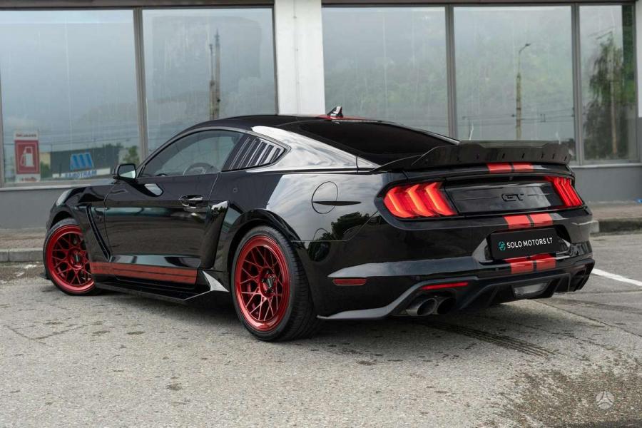 Black Ford Mustang 2023 in Vilnius, with an engine capacity of 4.95 L and mileage of 36 thousand km for 31500 €, photo 4 on AUTOMOTO.COM.LV
