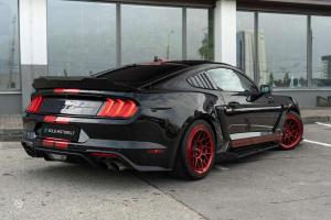 Black Ford Mustang 2023 in Vilnius, with an engine capacity of 4.95 L and mileage of 36 thousand km for 31500 €, photo 5 on AUTOMOTO.COM.LV