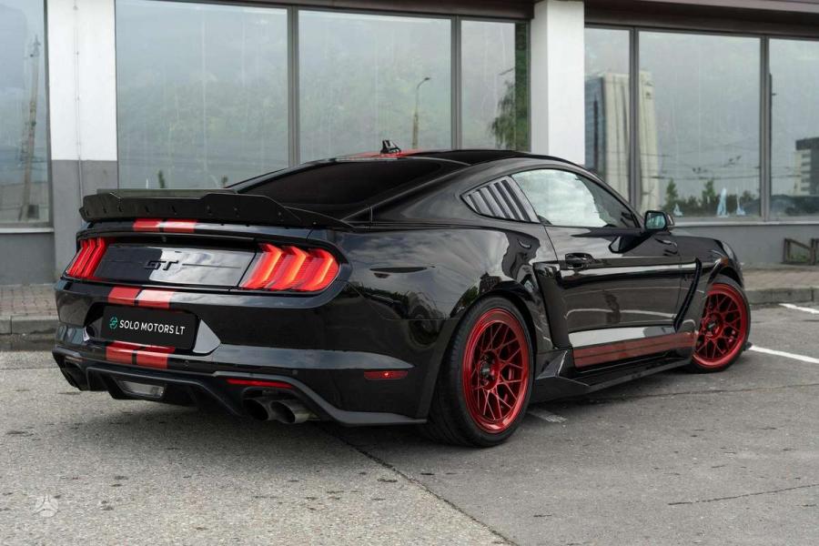 Black Ford Mustang 2023 in Vilnius, with an engine capacity of 4.95 L and mileage of 36 thousand km for 31500 €, photo 5 on AUTOMOTO.COM.LV