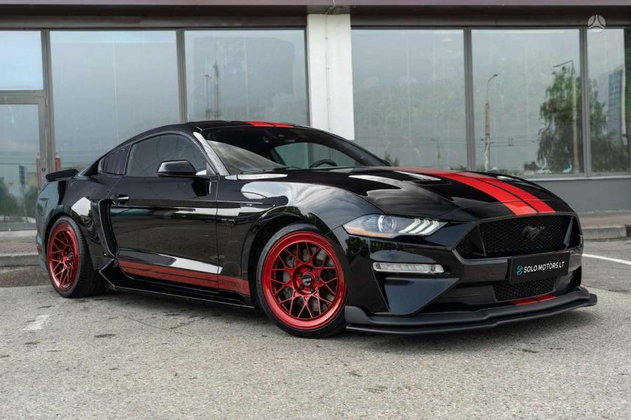 Black Ford Mustang 2023 in Vilnius, with an engine capacity of 4.95 L and mileage of 36 thousand km for 31500 €, photo 7 on AUTOMOTO.COM.LV