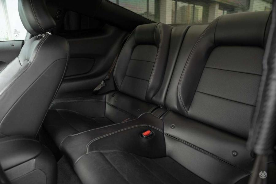 Black Ford Mustang 2023 in Vilnius, with an engine capacity of 4.95 L and mileage of 36 thousand km for 31500 €, photo 12 on AUTOMOTO.COM.LV