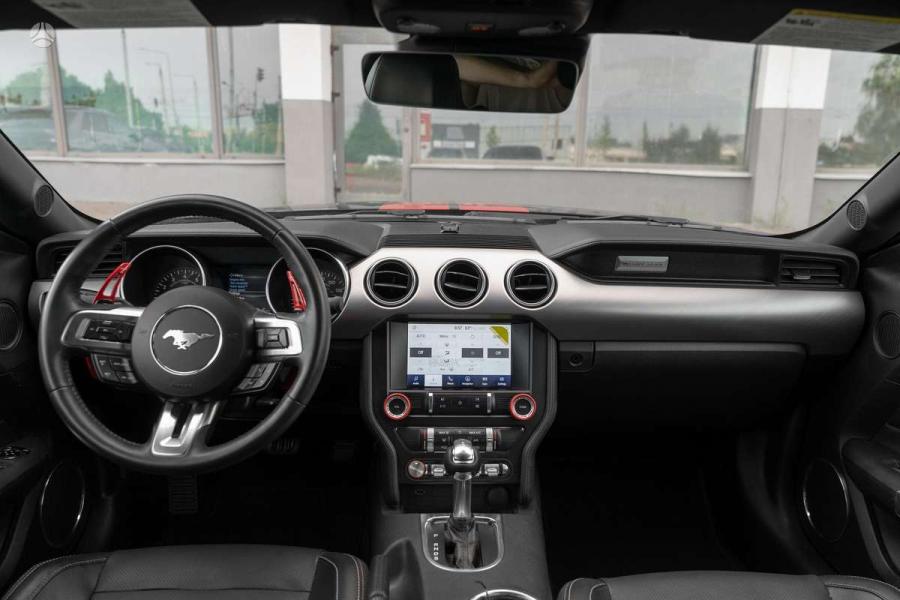 Black Ford Mustang 2023 in Vilnius, with an engine capacity of 4.95 L and mileage of 36 thousand km for 31500 €, photo 13 on AUTOMOTO.COM.LV