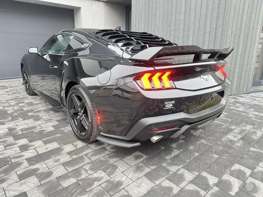 Melns Ford Mustang 2024 Šauļi, ar dzinēja tilpumu 2.25 L un nobraukumu 8 tūkst. km par 35000 €, foto 6 vietnē AUTOMOTO.COM.LV