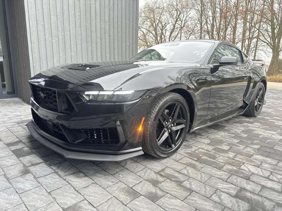Melns Ford Mustang 2024 Šauļi, ar dzinēja tilpumu 2.25 L un nobraukumu 8 tūkst. km par 35000 €, foto 7 vietnē AUTOMOTO.COM.LV