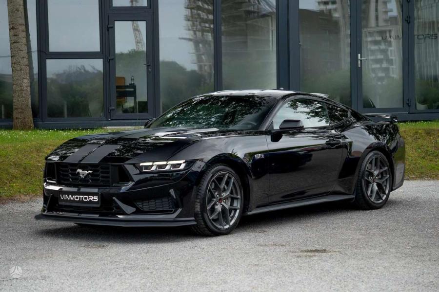 Melns Ford Mustang 2024 Viļņa, ar dzinēja tilpumu 5.04 L un nobraukumu 16 tūkst. km par 46500 €, foto 1 vietnē AUTOMOTO.COM.LV