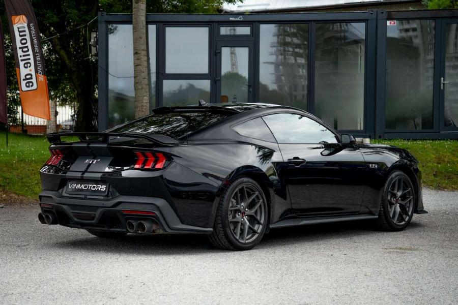 Melns Ford Mustang 2024 Viļņa, ar dzinēja tilpumu 5.04 L un nobraukumu 16 tūkst. km par 46500 €, foto 6 vietnē AUTOMOTO.COM.LV