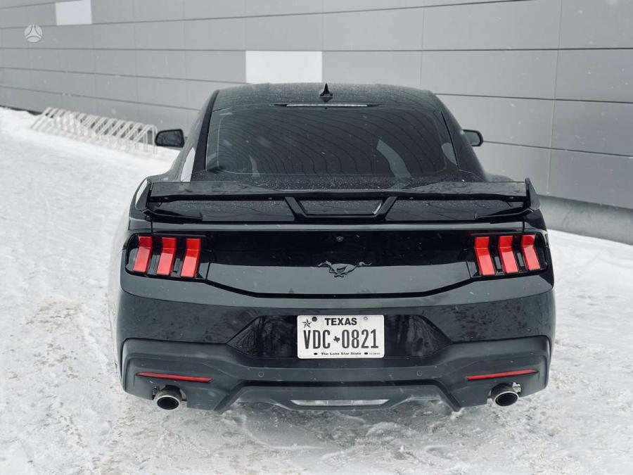 Black Ford Mustang 2024 in Siauliai, with an engine capacity of 2.30 L and mileage of 17 thousand km for 33500 €, photo 8 on AUTOMOTO.COM.LV