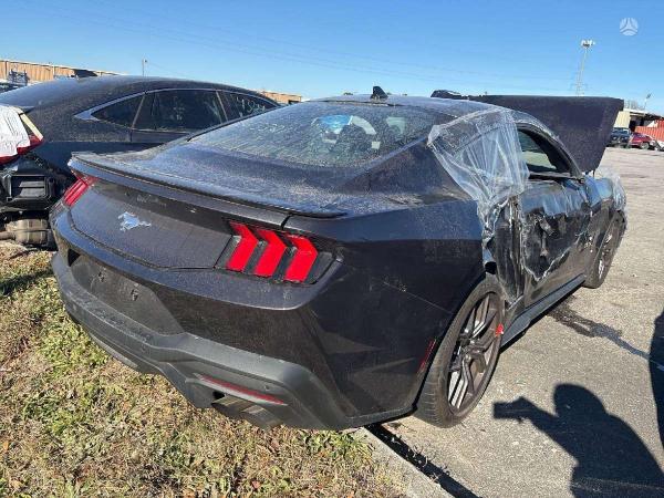 Black Ford Mustang 2024 in Kaunas, with an engine capacity of 2.30 L and mileage of 4 thousand km for 15850 €, photo 5 on AUTOMOTO.COM.LV