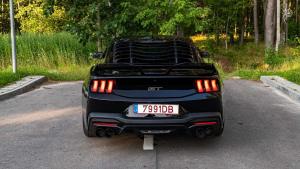 Black Ford Mustang 2024 in Klaipeda, with an engine capacity of 4.95 L and mileage of 24 thousand km for 41000 €, photo 6 on AUTOMOTO.COM.LV