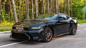 Black Ford Mustang 2024 in Klaipeda, with an engine capacity of 4.95 L and mileage of 24 thousand km for 41000 €, photo 10 on AUTOMOTO.COM.LV