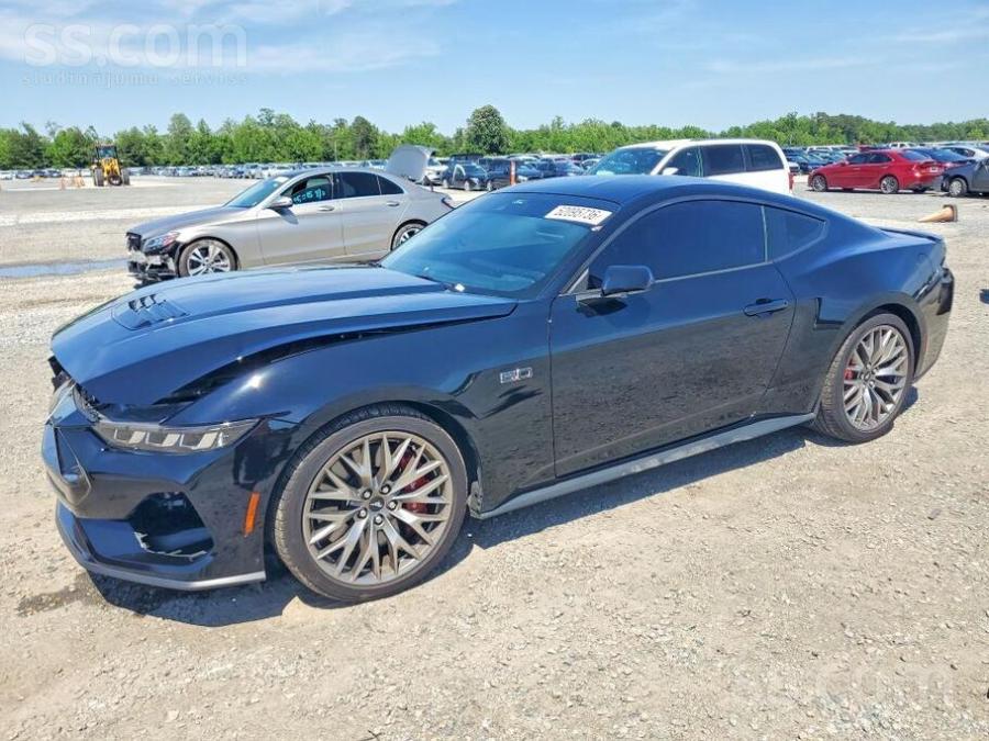 Melns Ford Mustang 2024 Liepāja, ar dzinēja tilpumu 5.00 L un nobraukumu 14 tūkst. km par 27000 €, foto 1 vietnē AUTOMOTO.COM.LV