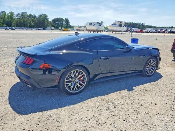 Ford Mustang 2024 LiepÄja vietnÄ Melns Ford Mustang 2024 LiepÄja, ar dzinÄja tilpumu 5.00 L un nobraukumu 14 tÅ«kst. km par 27000 ā¬, foto 4 vietnÄ AUTOMOTO.COM.LV