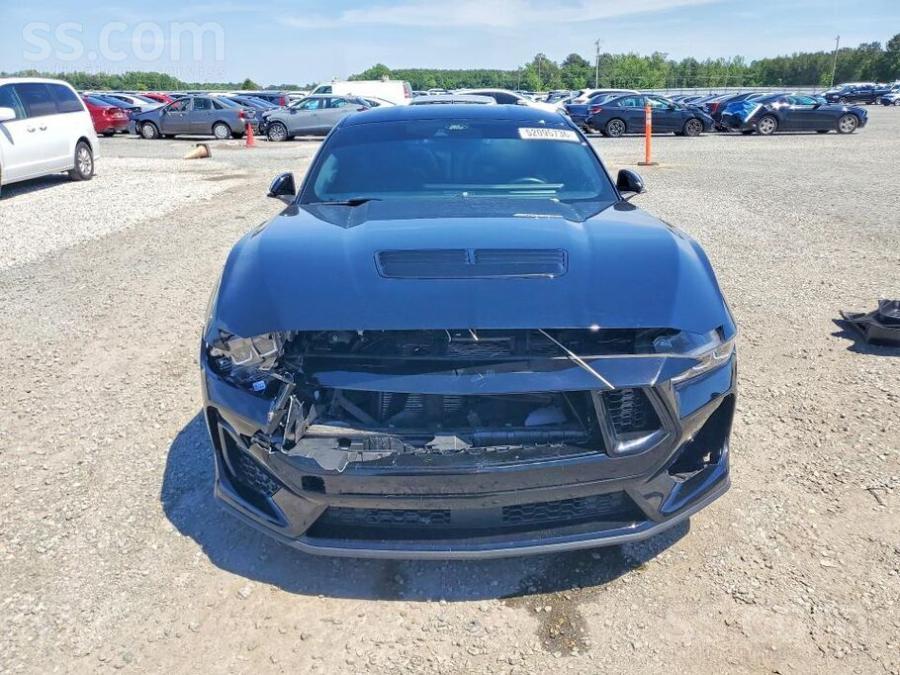 Melns Ford Mustang 2024 Liepāja, ar dzinēja tilpumu 5.00 L un nobraukumu 14 tūkst. km par 27000 €, foto 6 vietnē AUTOMOTO.COM.LV