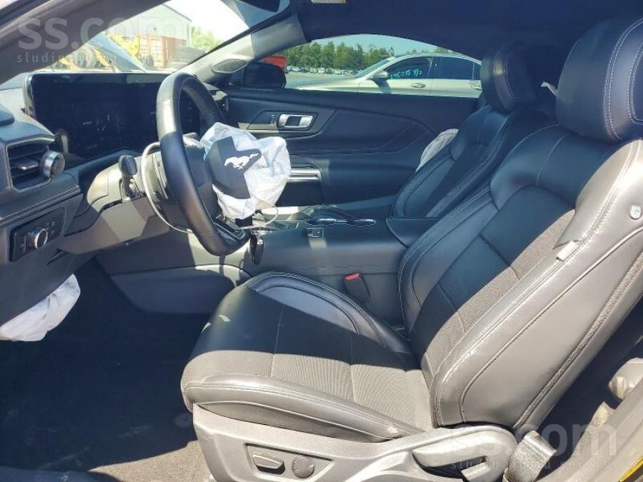 Melns Ford Mustang 2024 Liepāja, ar dzinēja tilpumu 5.00 L un nobraukumu 14 tūkst. km par 27000 €, foto 8 vietnē AUTOMOTO.COM.LV