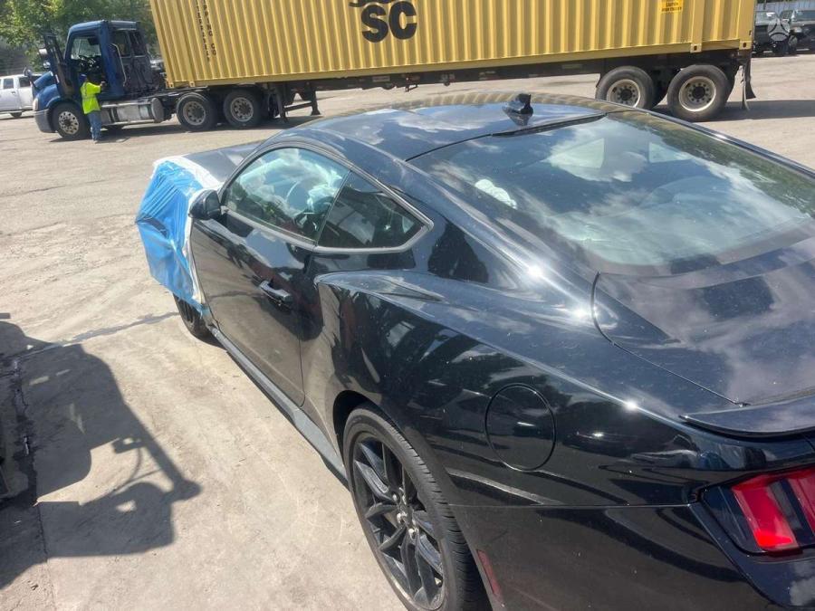Melns Ford Mustang 2025 Ukmergė, ar dzinēja tilpumu 5.04 L un nobraukumu 22 tūkst. km par 19999 €, foto 19 vietnē AUTOMOTO.COM.LV