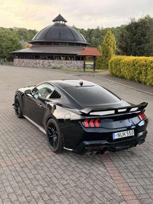 Black Ford Mustang 2025 in Vilnius, with an engine capacity of 5.04 L and mileage of 15 thousand km for 43000 €, photo 3 on AUTOMOTO.COM.LV