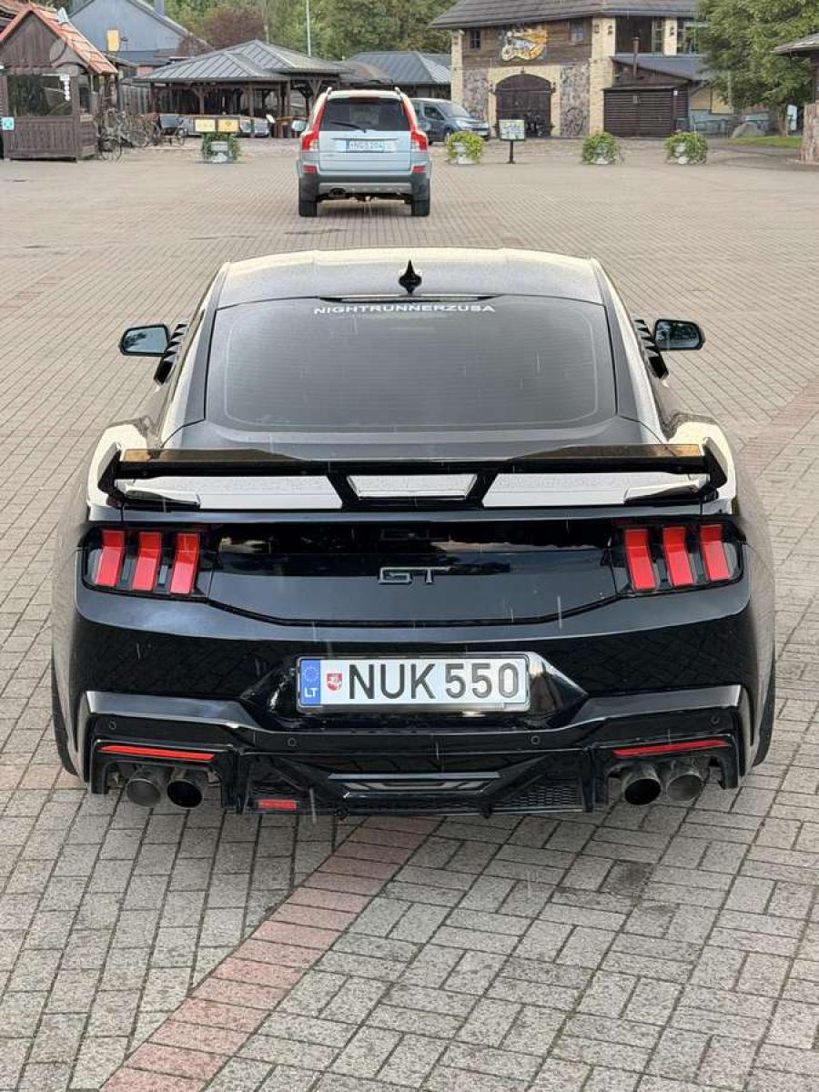 Black Ford Mustang 2025 in Vilnius, with an engine capacity of 5.04 L and mileage of 15 thousand km for 43000 €, photo 4 on AUTOMOTO.COM.LV