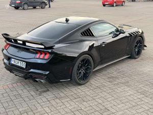 Black Ford Mustang 2025 in Vilnius, with an engine capacity of 5.04 L and mileage of 15 thousand km for 43000 €, photo 5 on AUTOMOTO.COM.LV