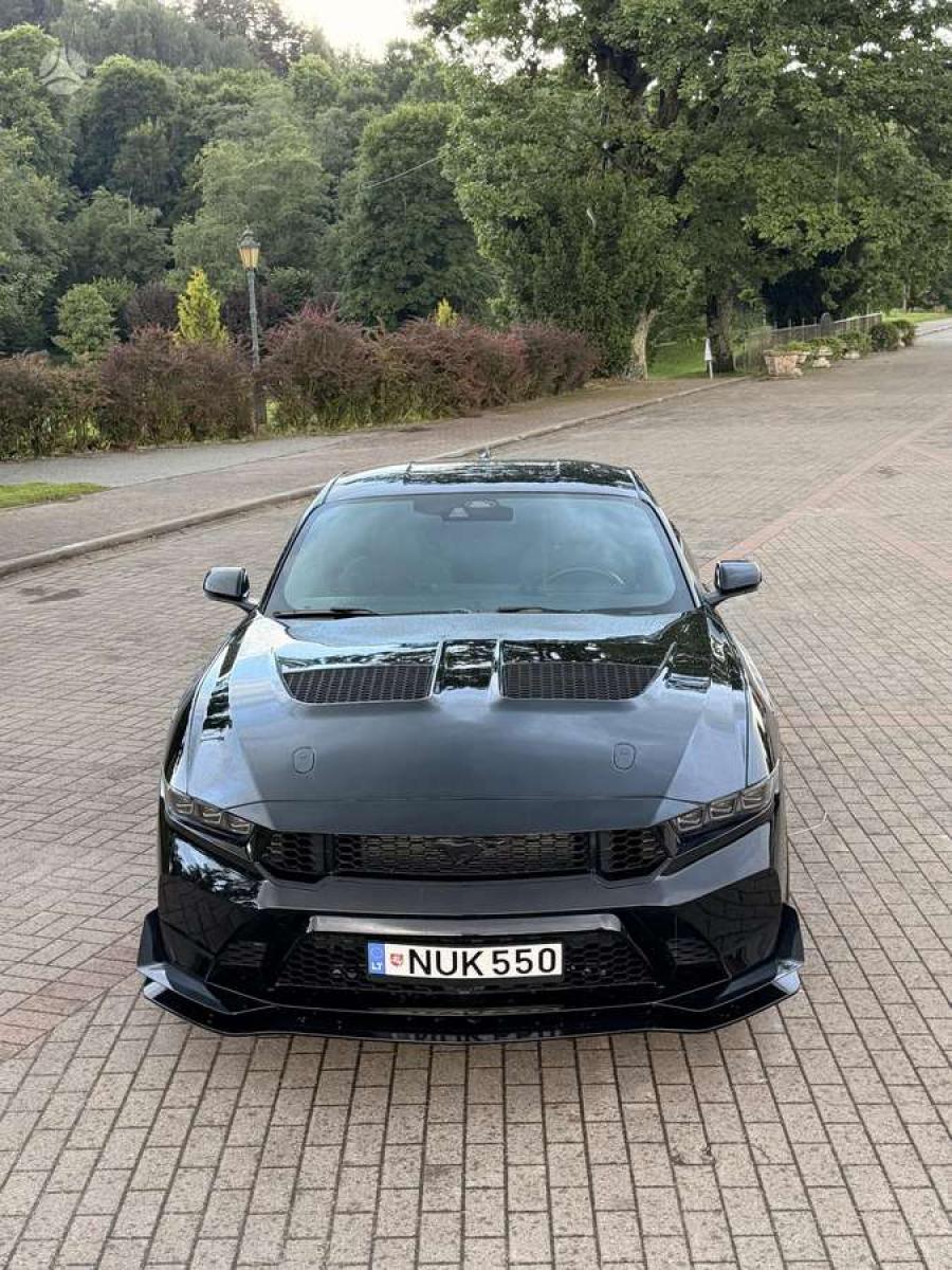 Black Ford Mustang 2025 in Vilnius, with an engine capacity of 5.04 L and mileage of 15 thousand km for 43000 €, photo 8 on AUTOMOTO.COM.LV