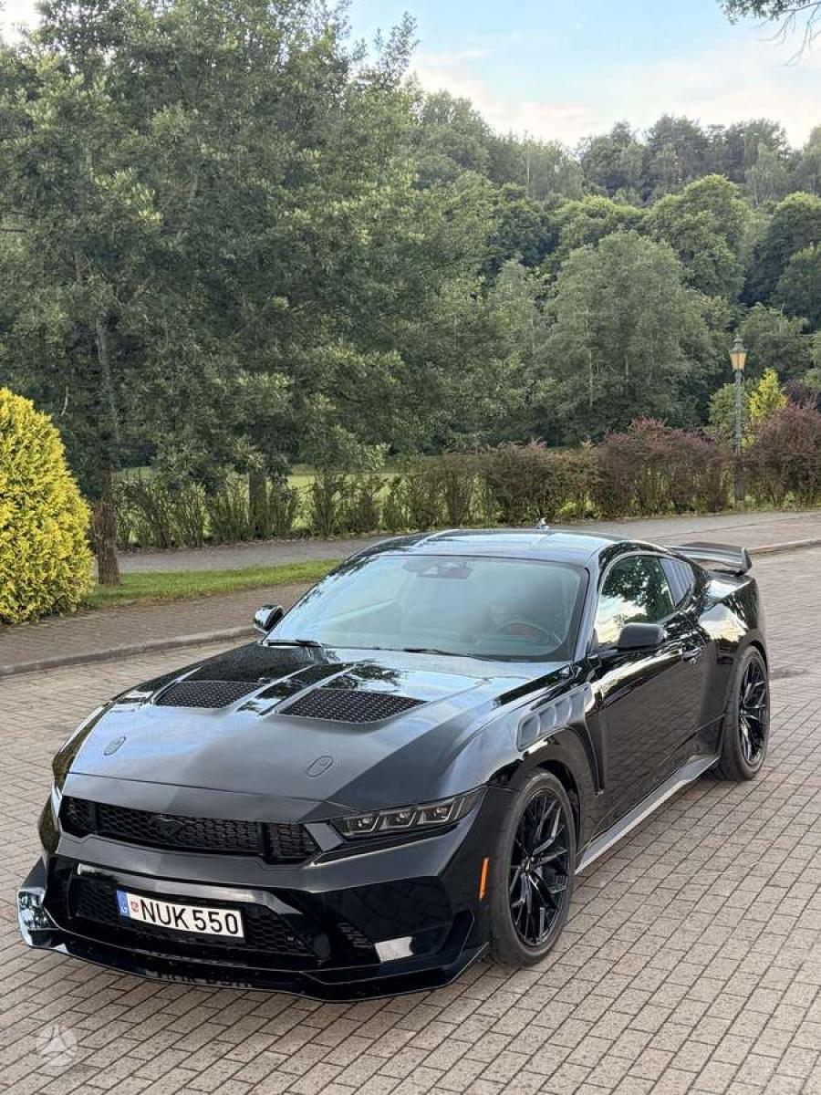 Black Ford Mustang 2025 in Vilnius, with an engine capacity of 5.04 L and mileage of 15 thousand km for 43000 €, photo 9 on AUTOMOTO.COM.LV