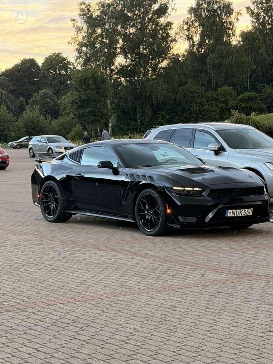 Black Ford Mustang 2025 in Vilnius, with an engine capacity of 5.04 L and mileage of 15 thousand km for 43000 €, photo 11 on AUTOMOTO.COM.LV