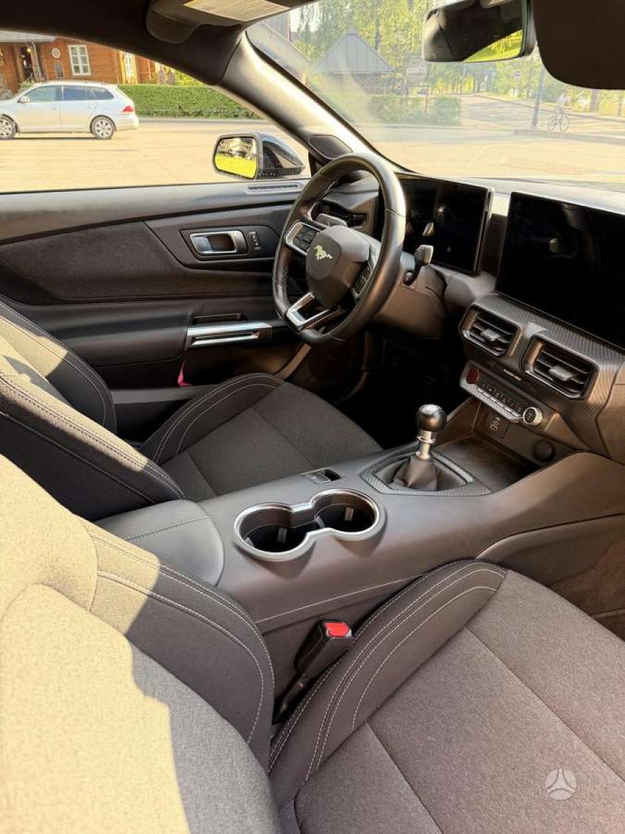Black Ford Mustang 2025 in Vilnius, with an engine capacity of 5.04 L and mileage of 15 thousand km for 43000 €, photo 13 on AUTOMOTO.COM.LV