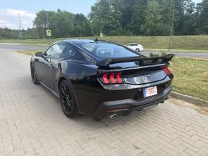 Melns Ford Mustang 2025 Kauņa, ar dzinēja tilpumu 2.30 L un nobraukumu 3 tūkst. km par 34000 €, foto 3 vietnē AUTOMOTO.COM.LV